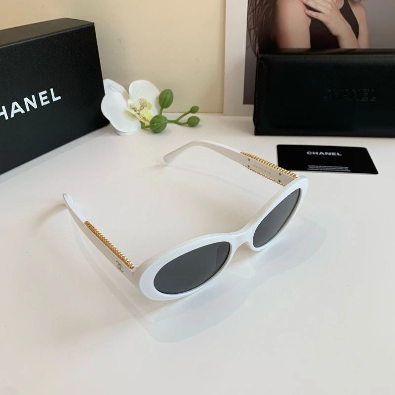 Top mirror Chanel Sunglasses