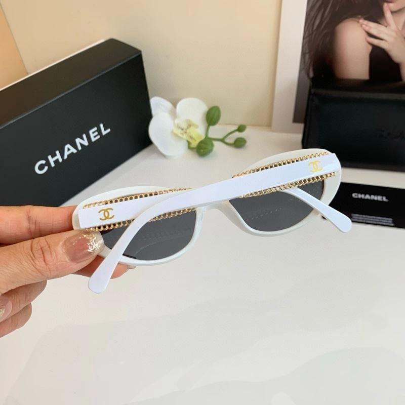 Top mirror Chanel Sunglasses