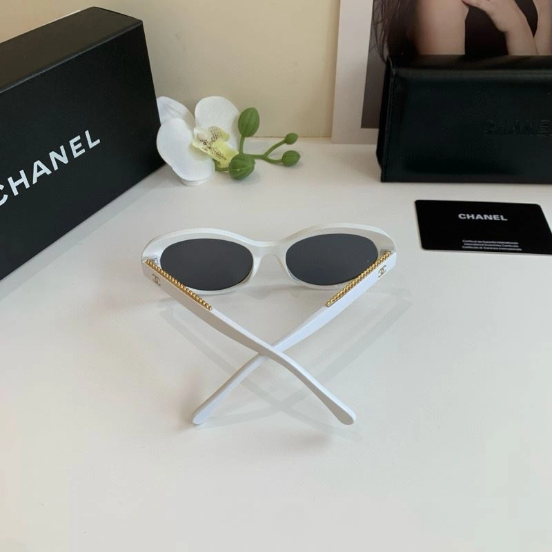 Top mirror Chanel Sunglasses