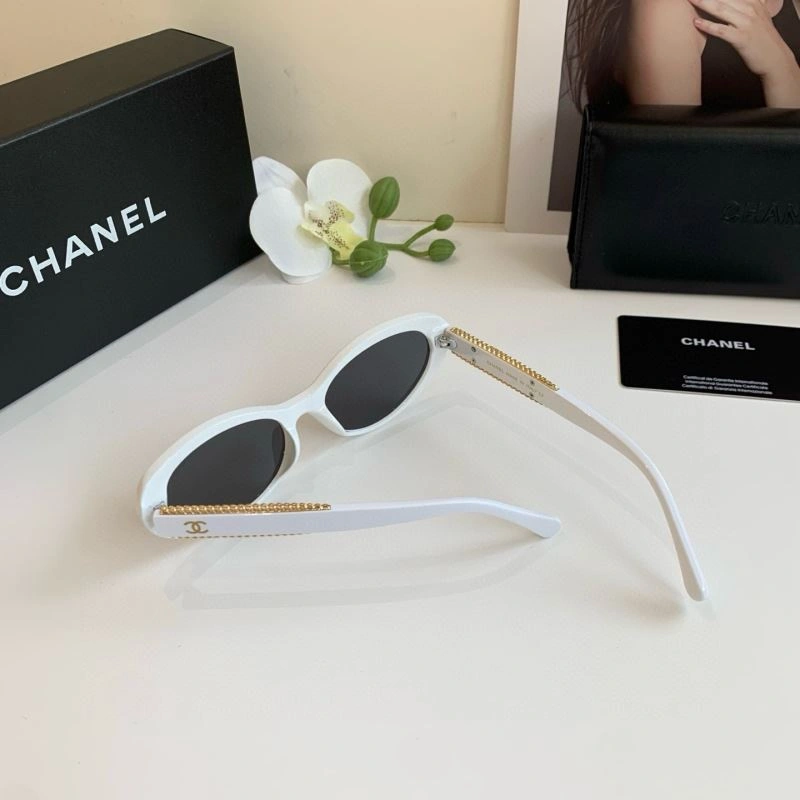 Top mirror Chanel Sunglasses