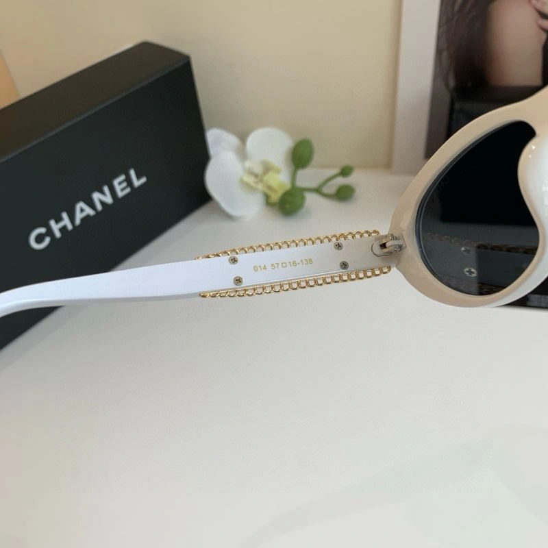 Top mirror Chanel Sunglasses