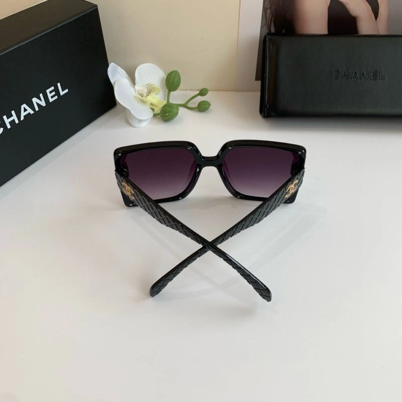 Top mirror Chanel Sunglasses