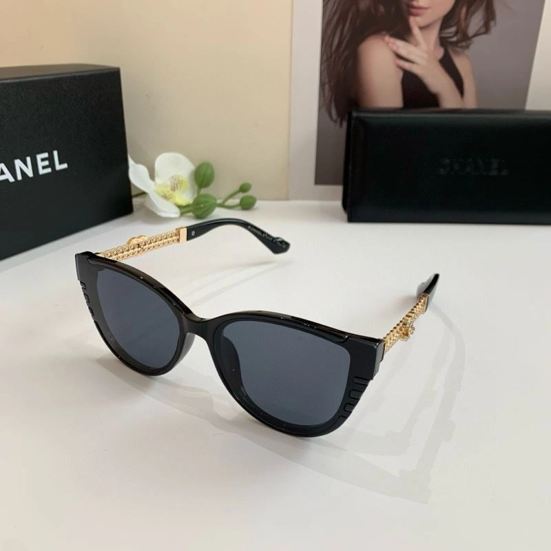 Top mirror Chanel Sunglasses