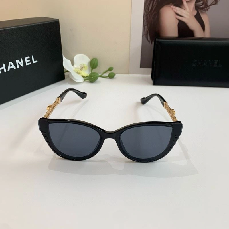 Top mirror Chanel Sunglasses