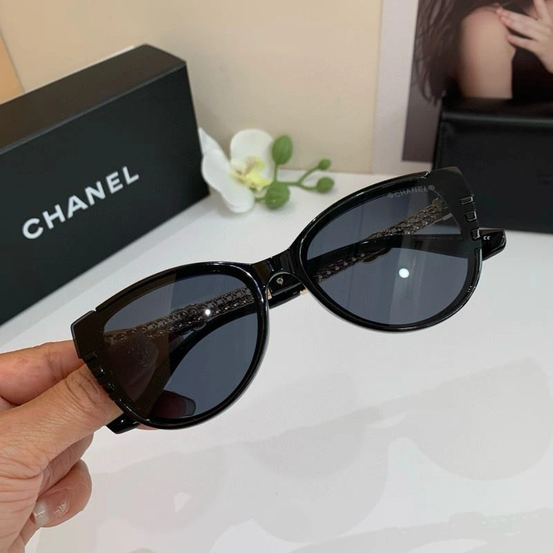 Top mirror Chanel Sunglasses