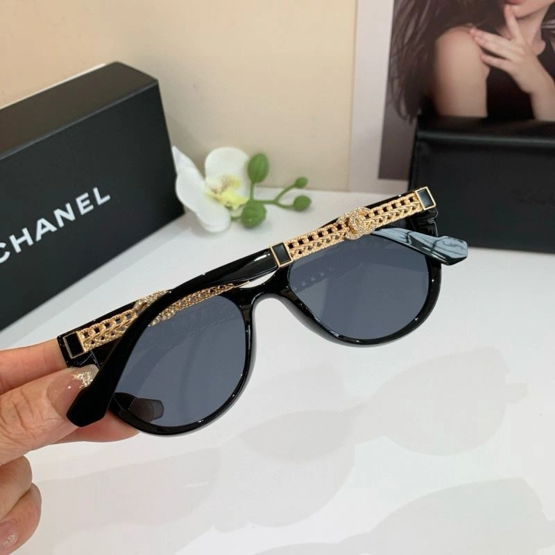 Top mirror Chanel Sunglasses