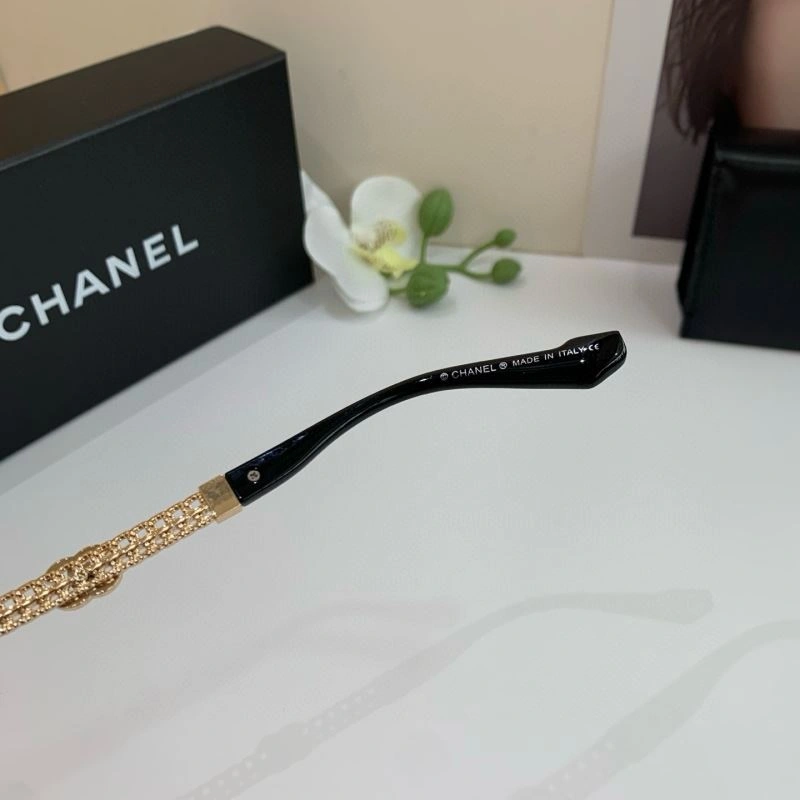 Top mirror Chanel Sunglasses