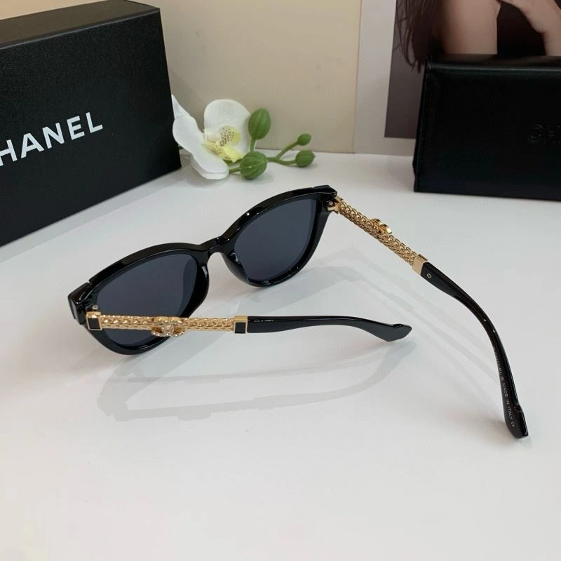 Top mirror Chanel Sunglasses