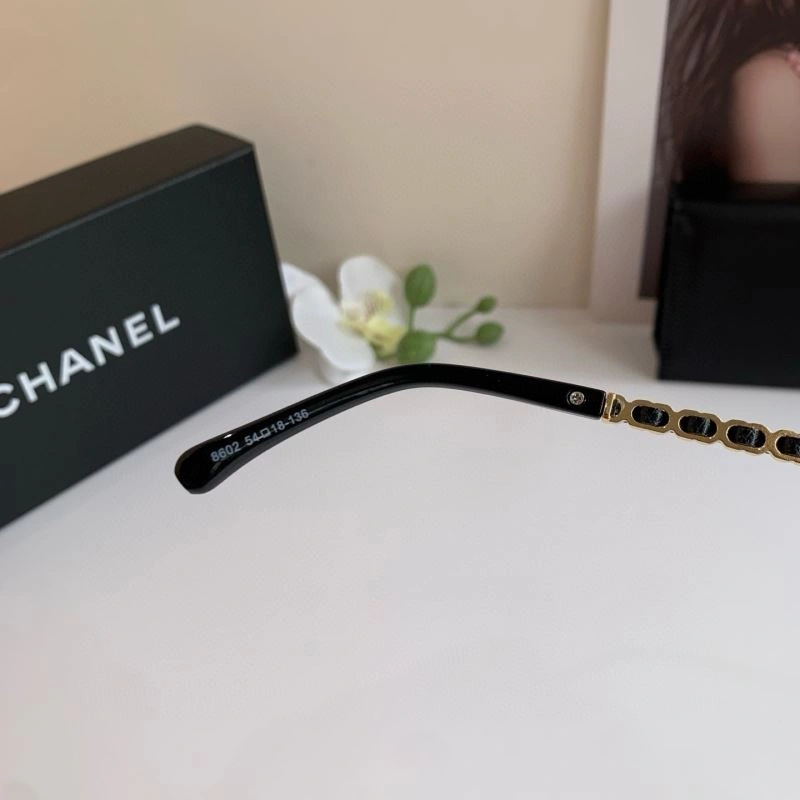 Top mirror Chanel Sunglasses