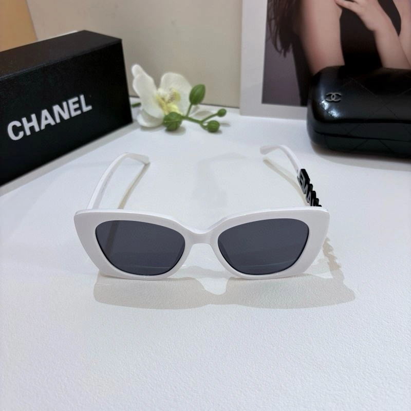 Low-cost Chanel Sunglasses