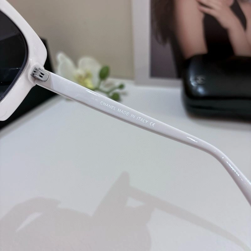 Low-cost Chanel Sunglasses