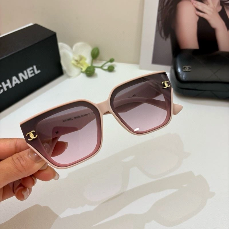 Top mirror Chanel Sunglasses