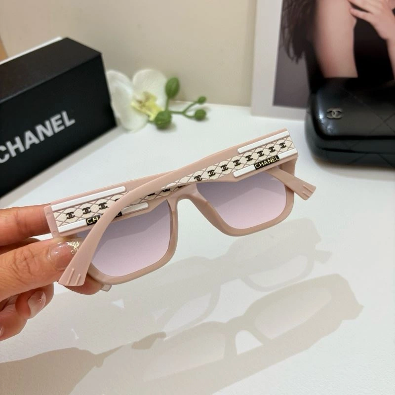 Top mirror Chanel Sunglasses