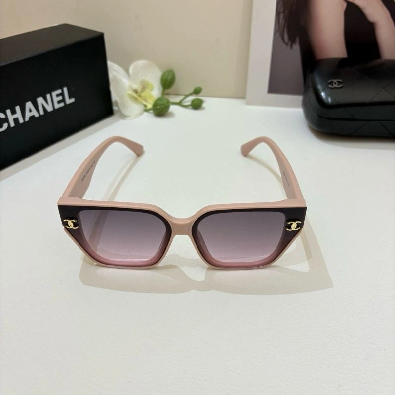 Top mirror Chanel Sunglasses