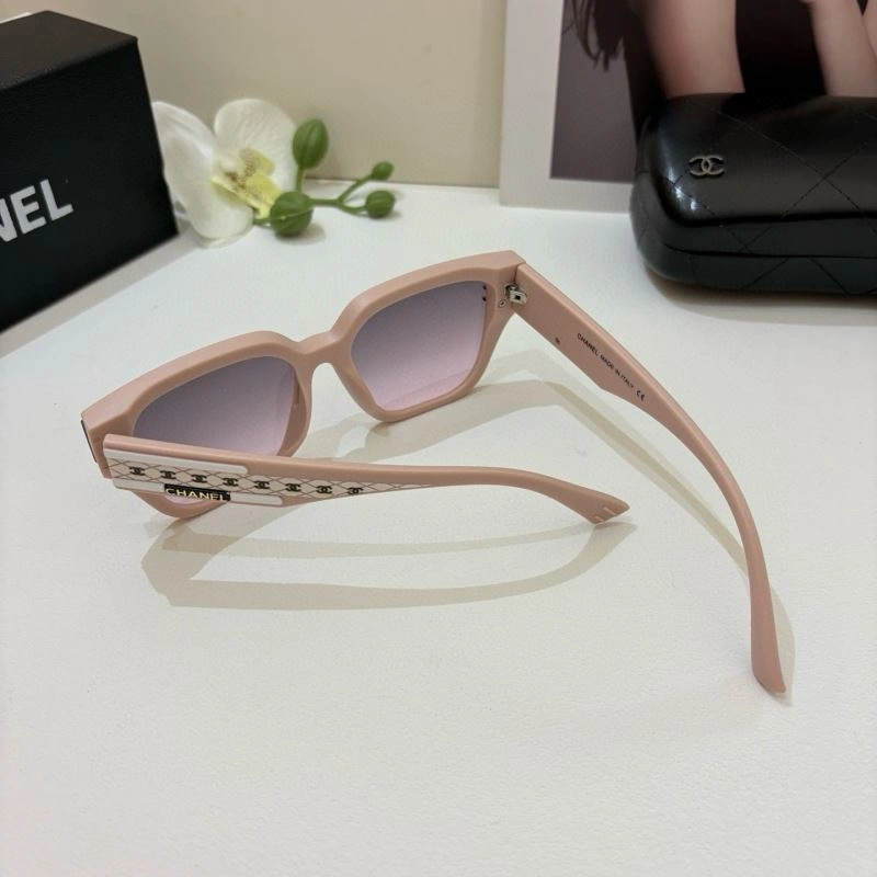 Top mirror Chanel Sunglasses