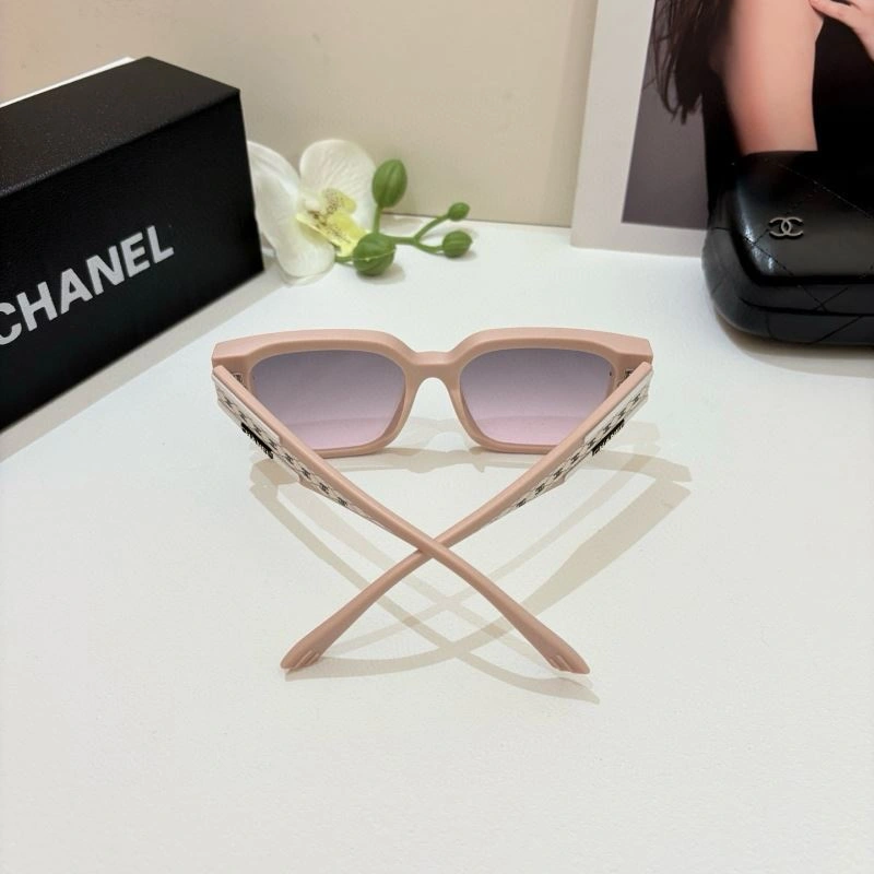Top mirror Chanel Sunglasses