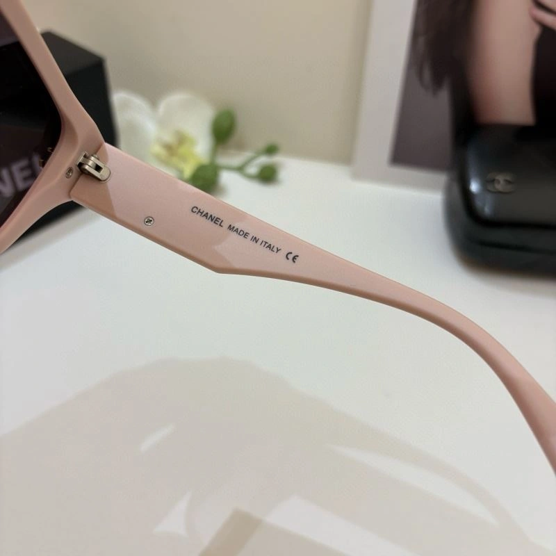 Top mirror Chanel Sunglasses