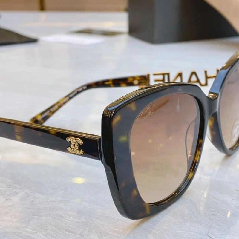 Accurate model Chanel Sunglasses