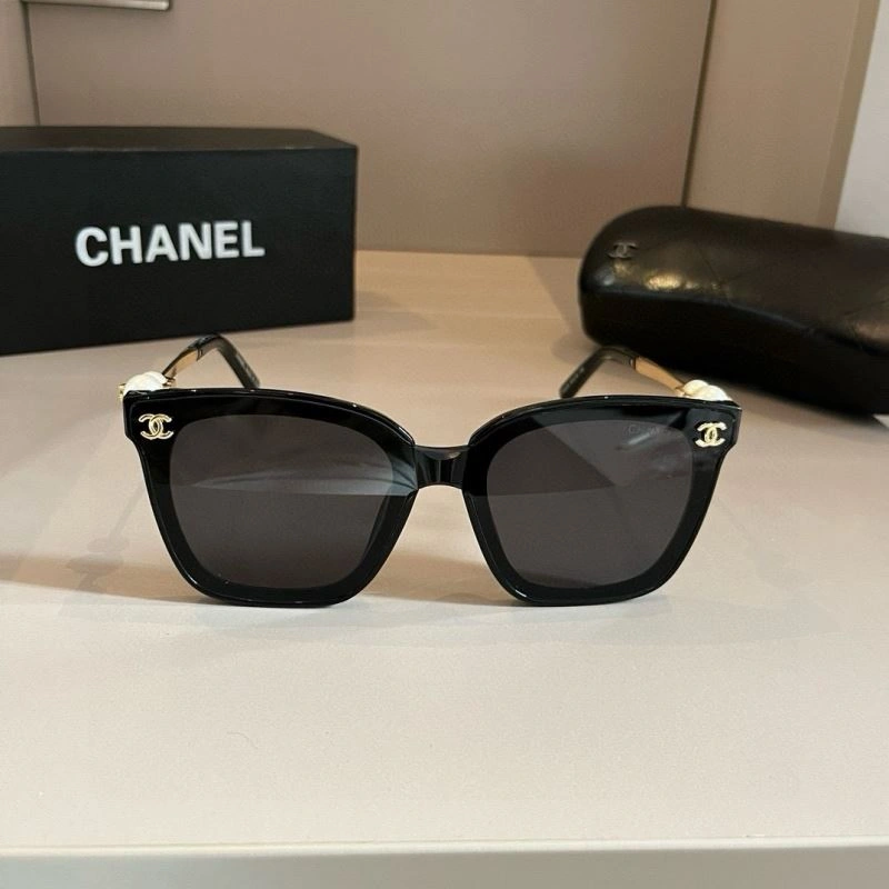 Top mirror Chanel Sunglasses