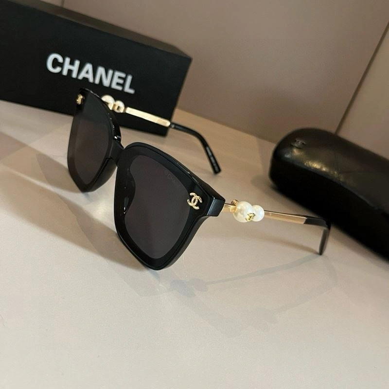 Top mirror Chanel Sunglasses