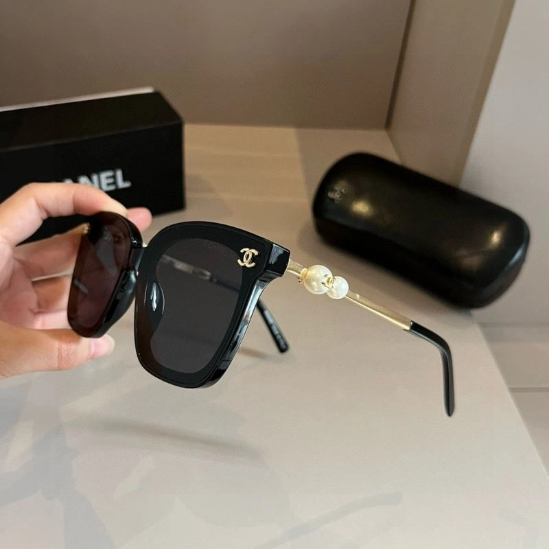 Top mirror Chanel Sunglasses