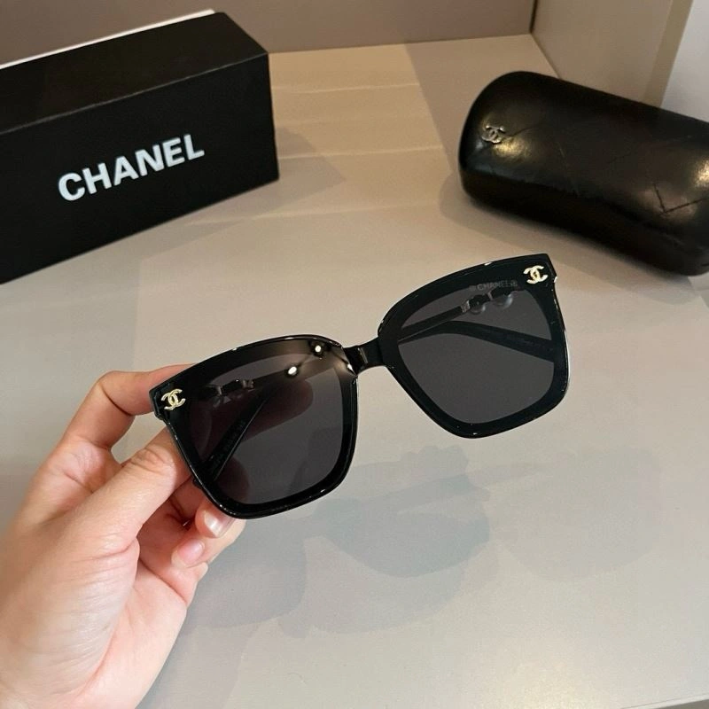 Top mirror Chanel Sunglasses