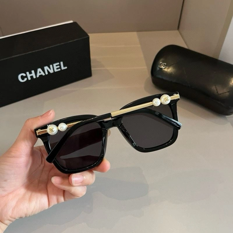 Top mirror Chanel Sunglasses
