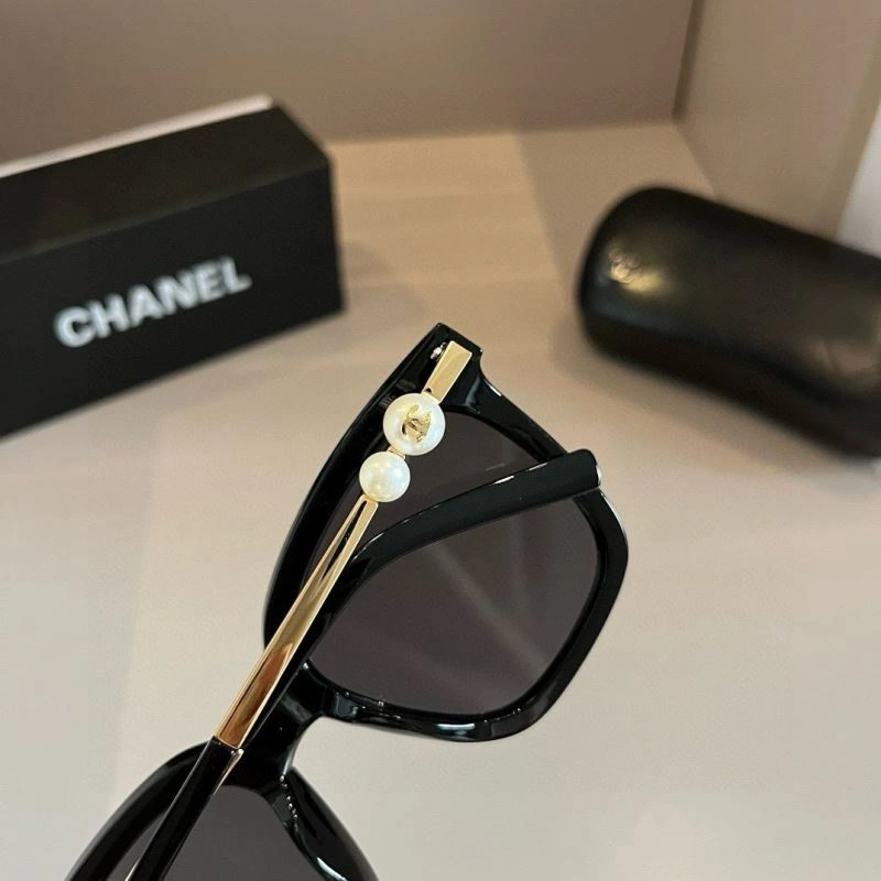 Top mirror Chanel Sunglasses