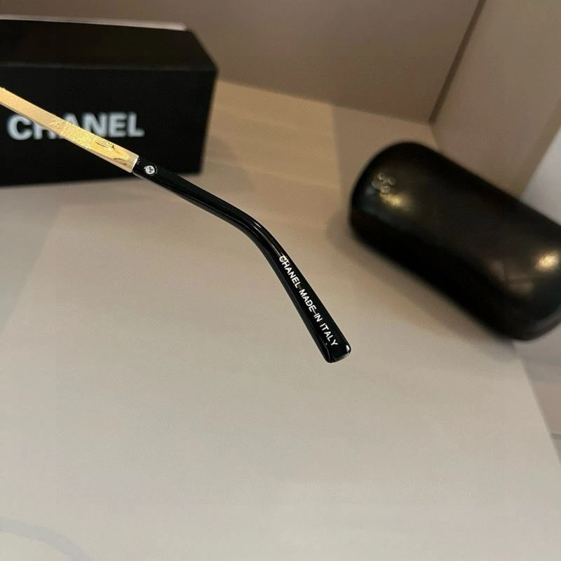 Top mirror Chanel Sunglasses