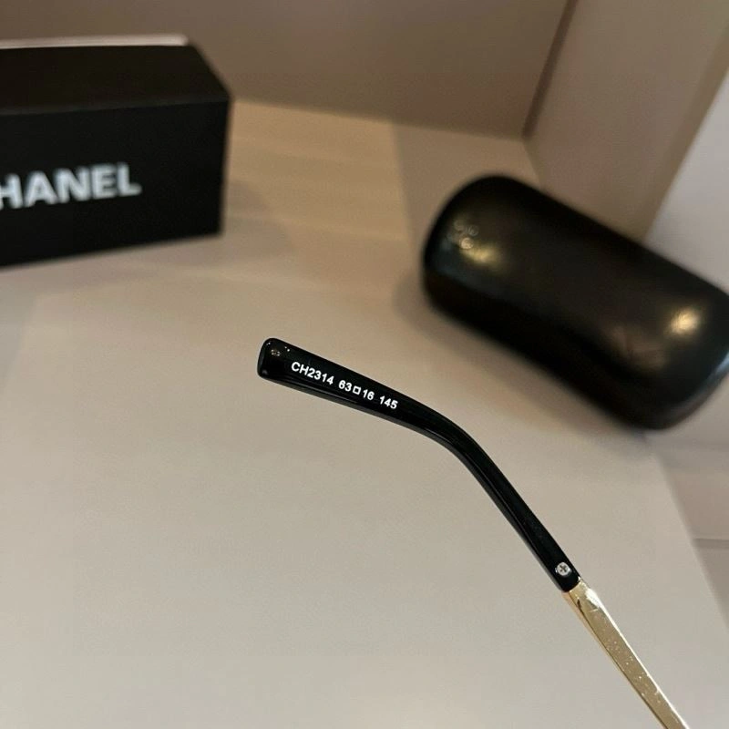 Top mirror Chanel Sunglasses