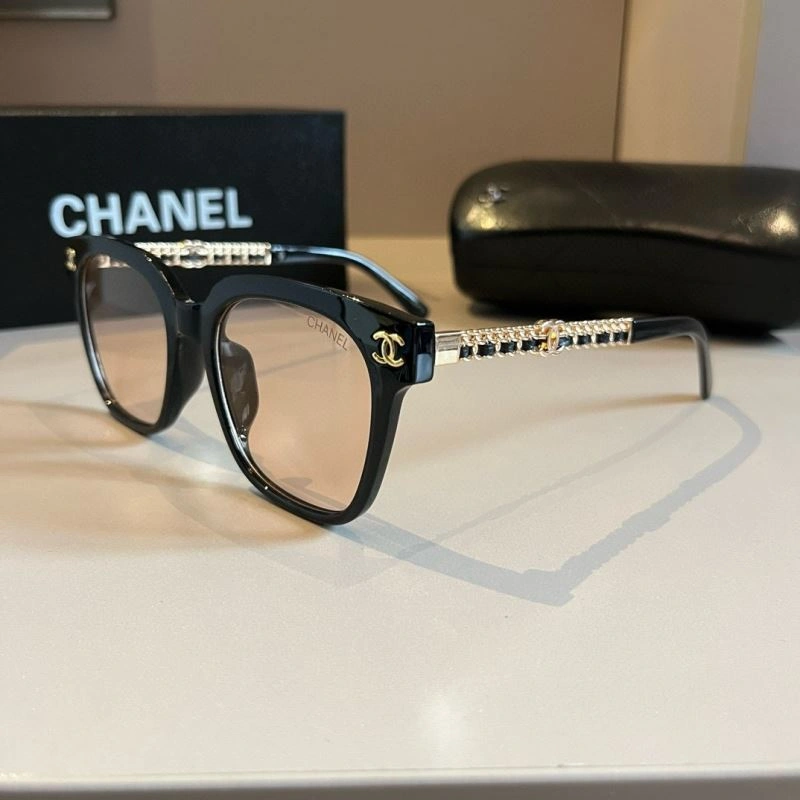 Low-cost Chanel Sunglasses
