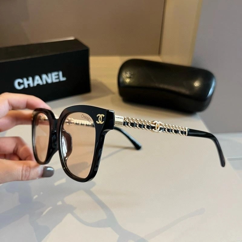 Low-cost Chanel Sunglasses