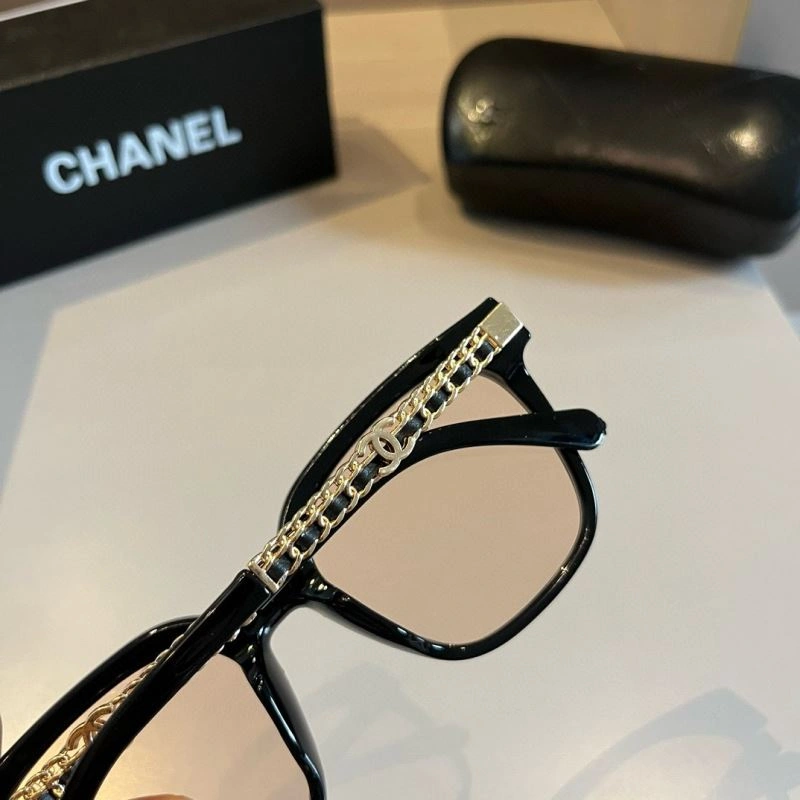 Low-cost Chanel Sunglasses