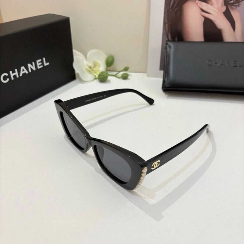 Top mirror Chanel Sunglasses