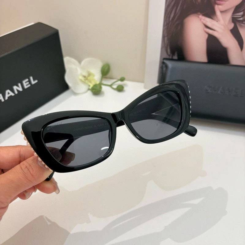 Top mirror Chanel Sunglasses