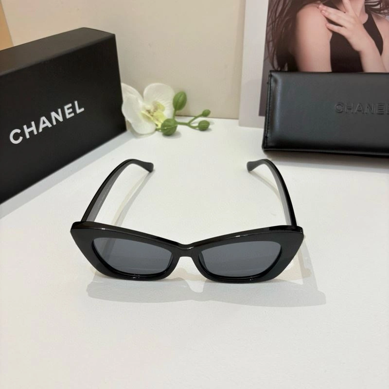 Top mirror Chanel Sunglasses