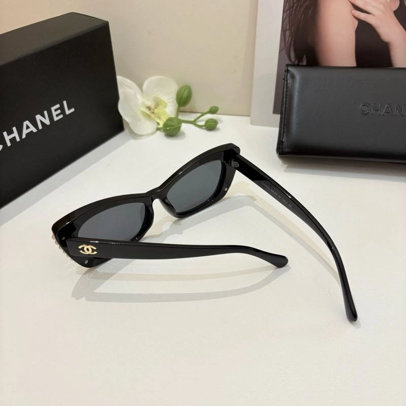 Top mirror Chanel Sunglasses