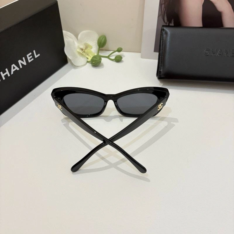 Top mirror Chanel Sunglasses
