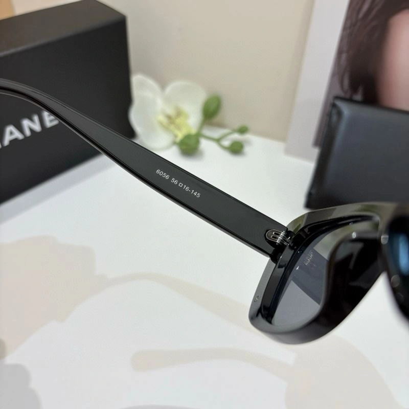 Top mirror Chanel Sunglasses