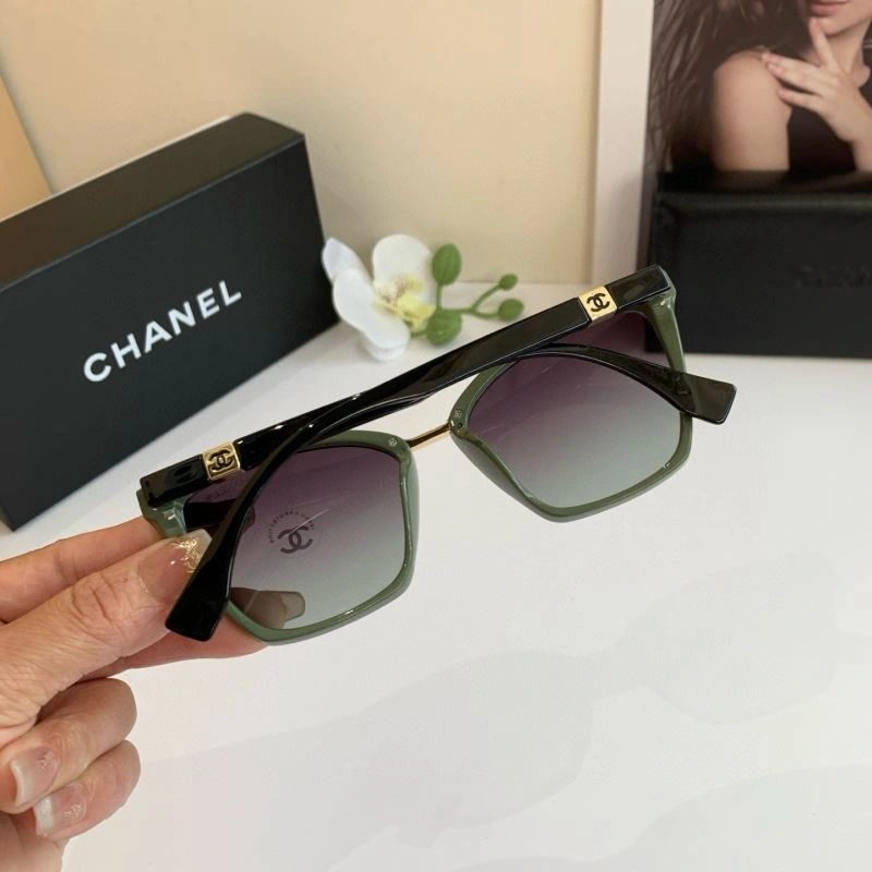 Top mirror Chanel Sunglasses