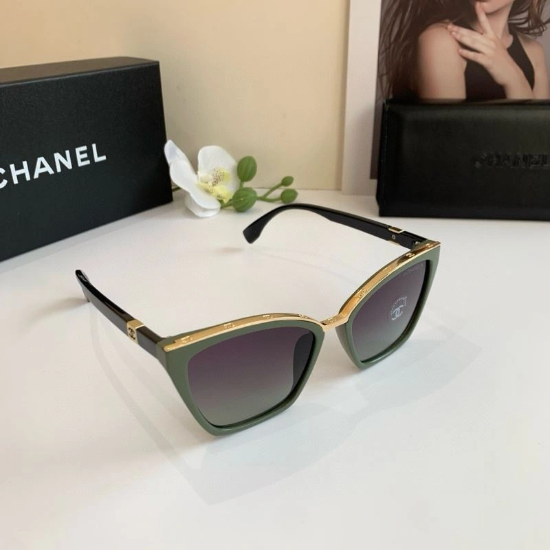 Top mirror Chanel Sunglasses