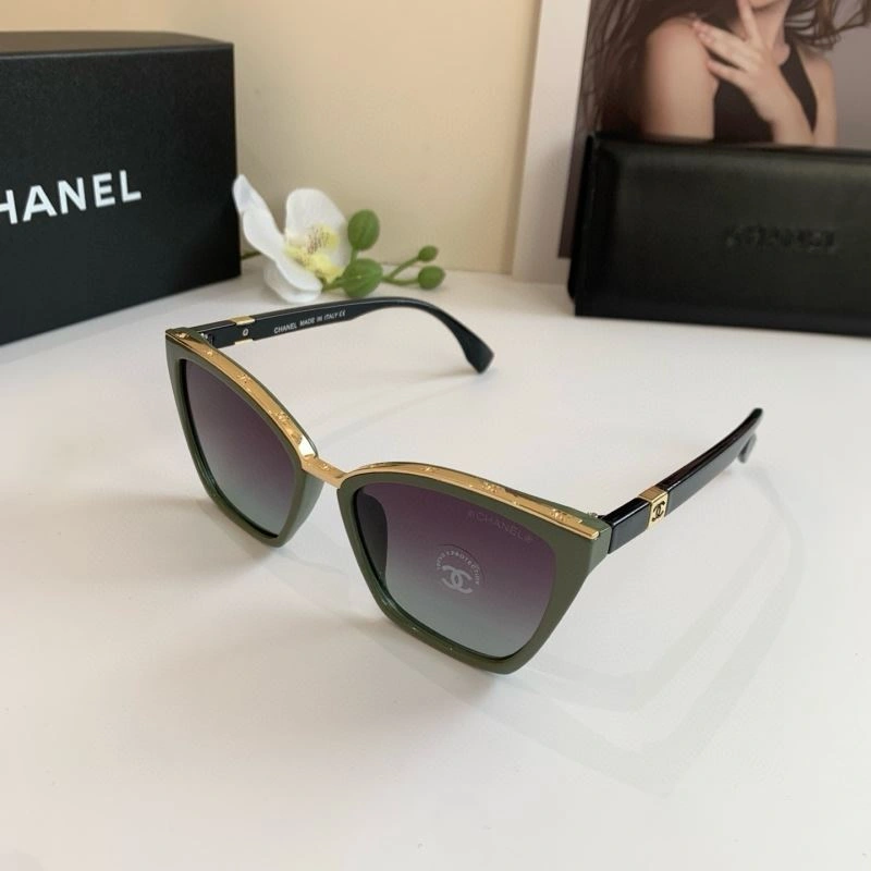 Top mirror Chanel Sunglasses