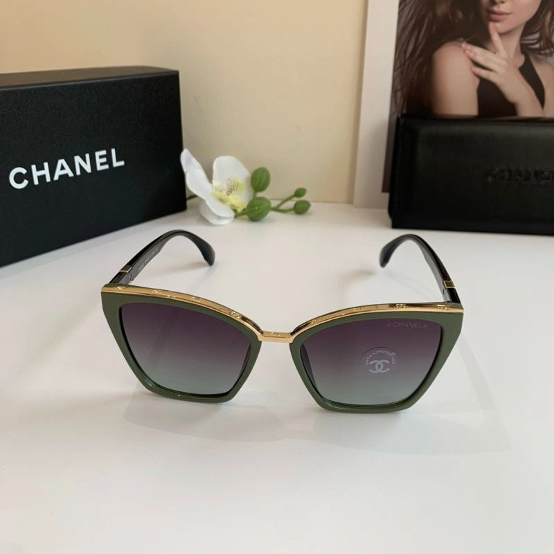 Top mirror Chanel Sunglasses