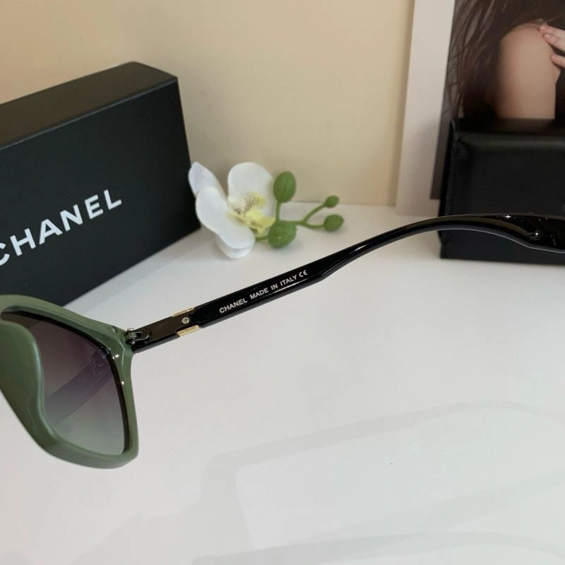 Top mirror Chanel Sunglasses