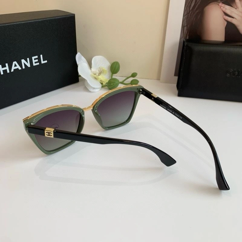 Top mirror Chanel Sunglasses