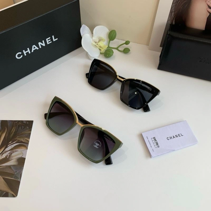 Top mirror Chanel Sunglasses