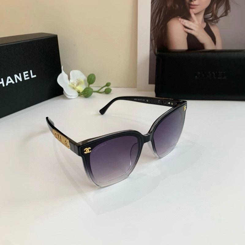 Top match Chanel Sunglasses