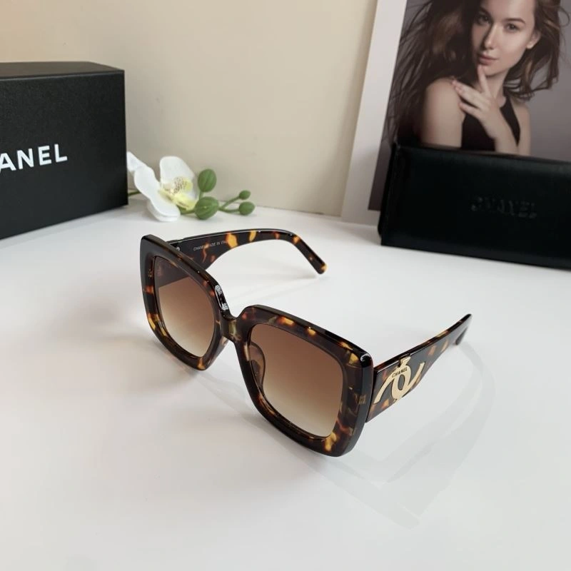 Top mirror Chanel Sunglasses
