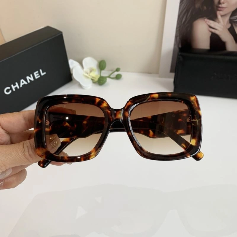 Top mirror Chanel Sunglasses