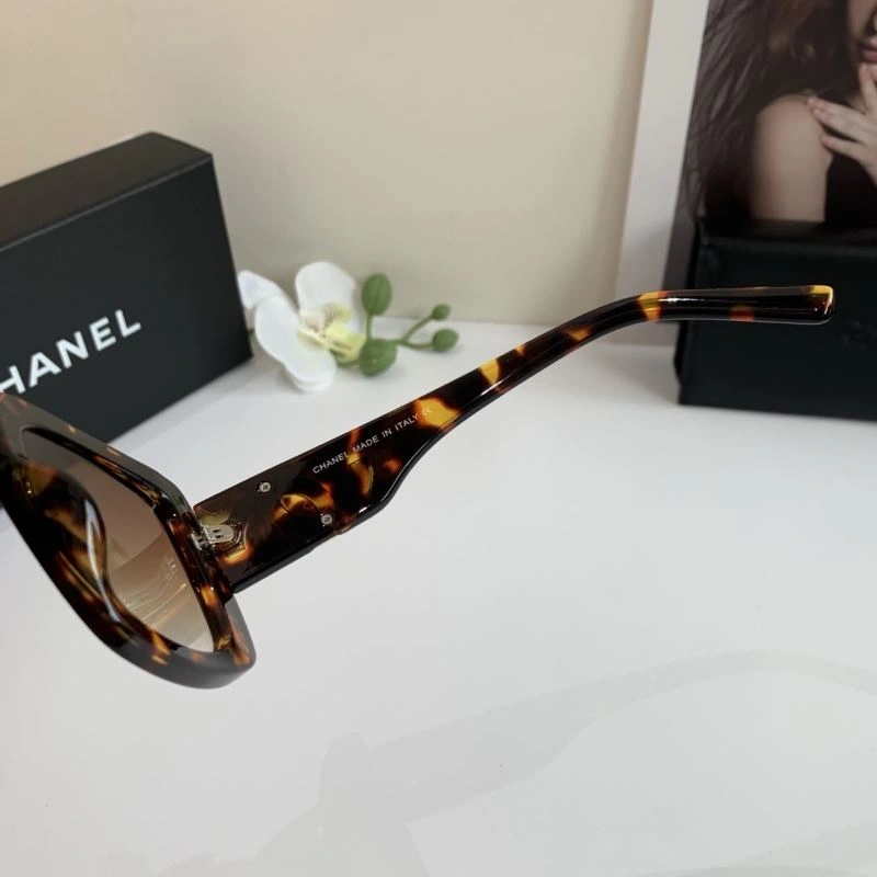 Top mirror Chanel Sunglasses